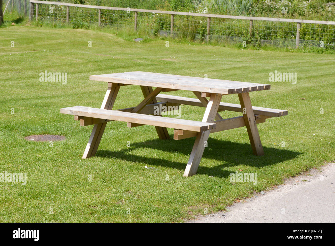 Sit picnic table hi-res stock photography and images - Alamy