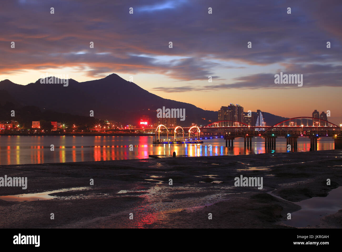 Bridge river guandu bridge taipei hi-res stock photography and images ...