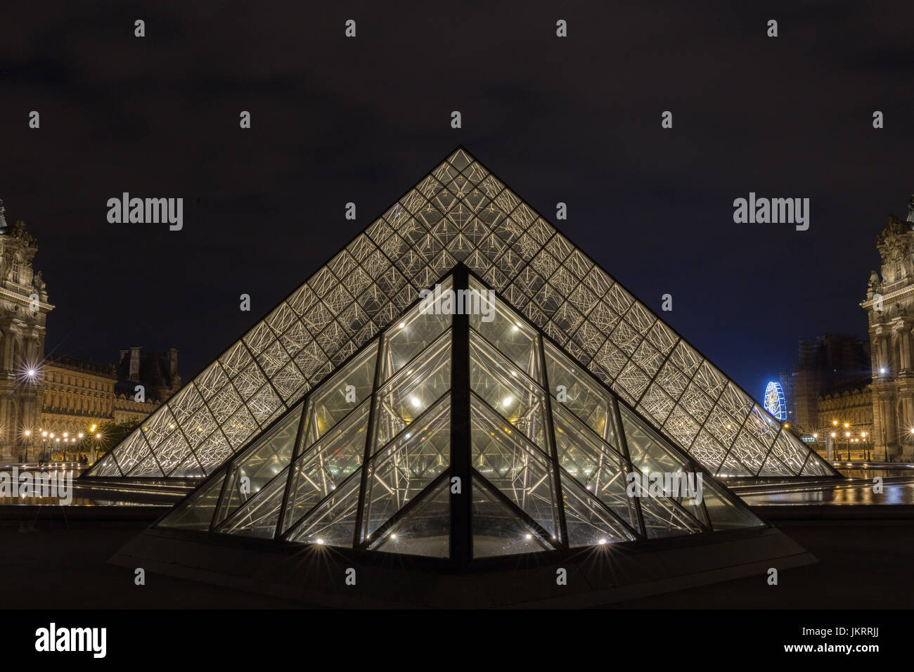 Paris by night, Close mirror view from ancien and modern monuments ...