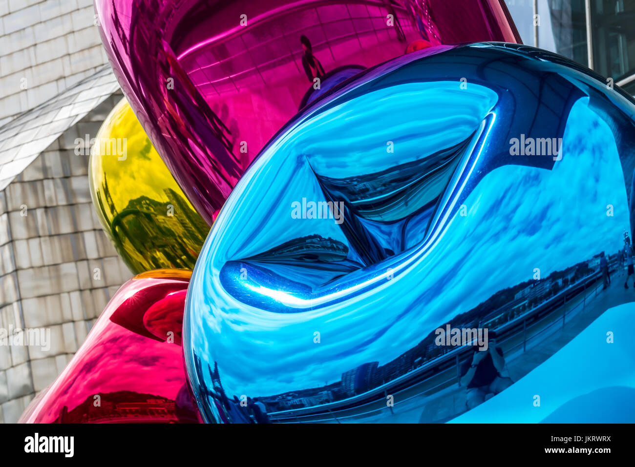 tulips by jeff koons, bilbao museo guggenheim Stock Photo - Alamy