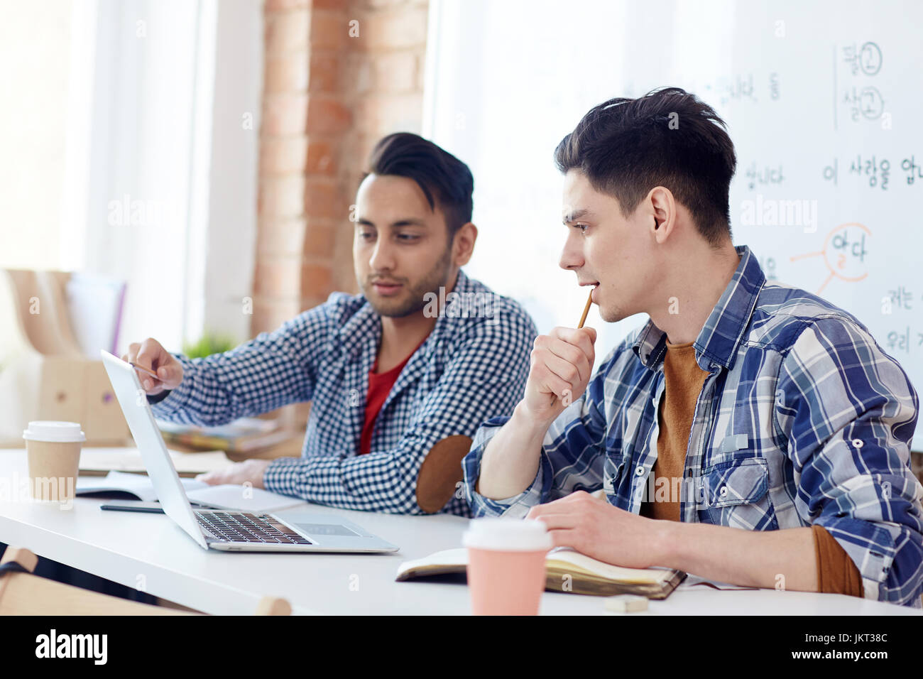 Curious students hi-res stock photography and images - Alamy