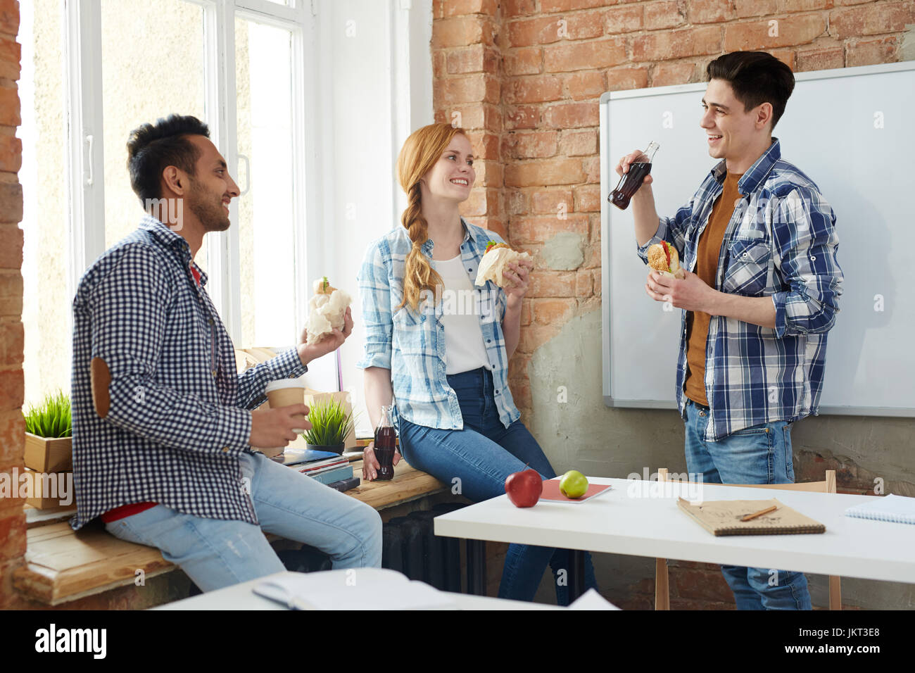 Teenager meals hi-res stock photography and images - Alamy