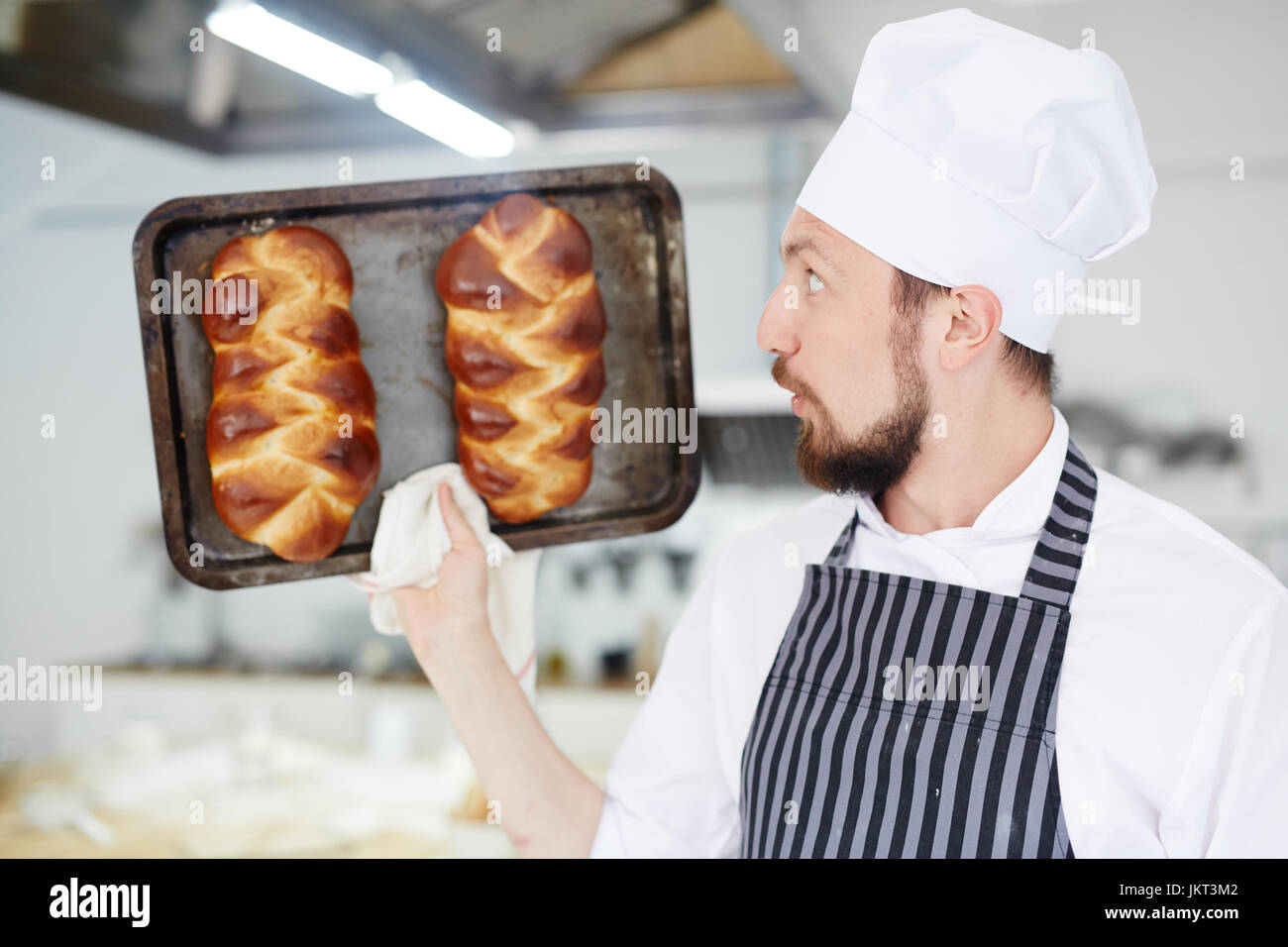 Hot tray hi-res stock photography and images - Alamy