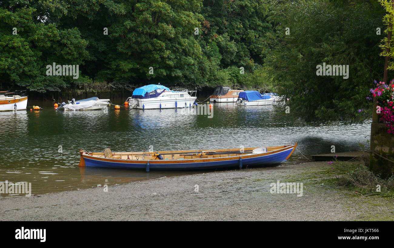 Row boat on the thames hi-res stock photography and images - Alamy