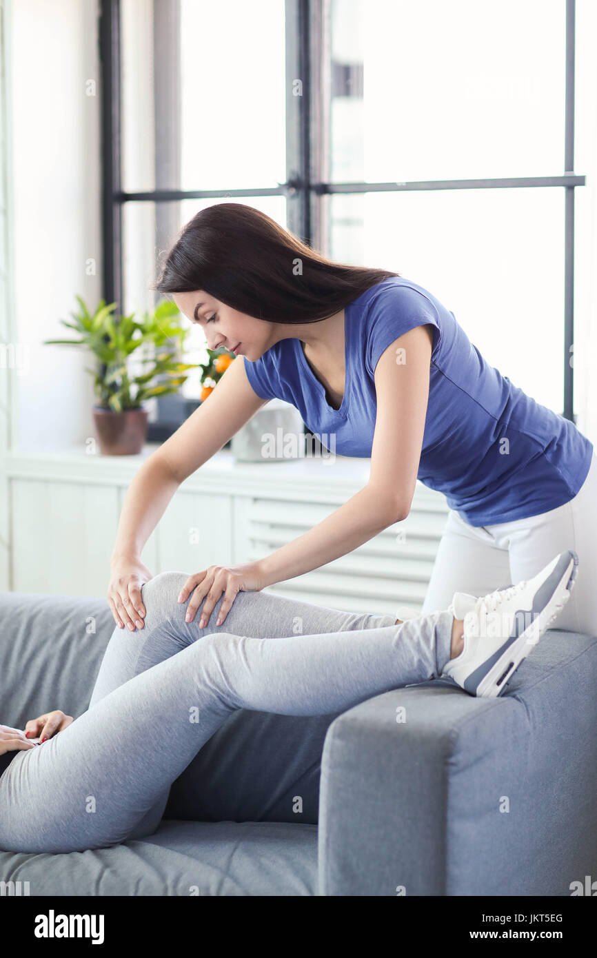 Body Massage Physiotherapy High Resolution Stock Photography and Images ...