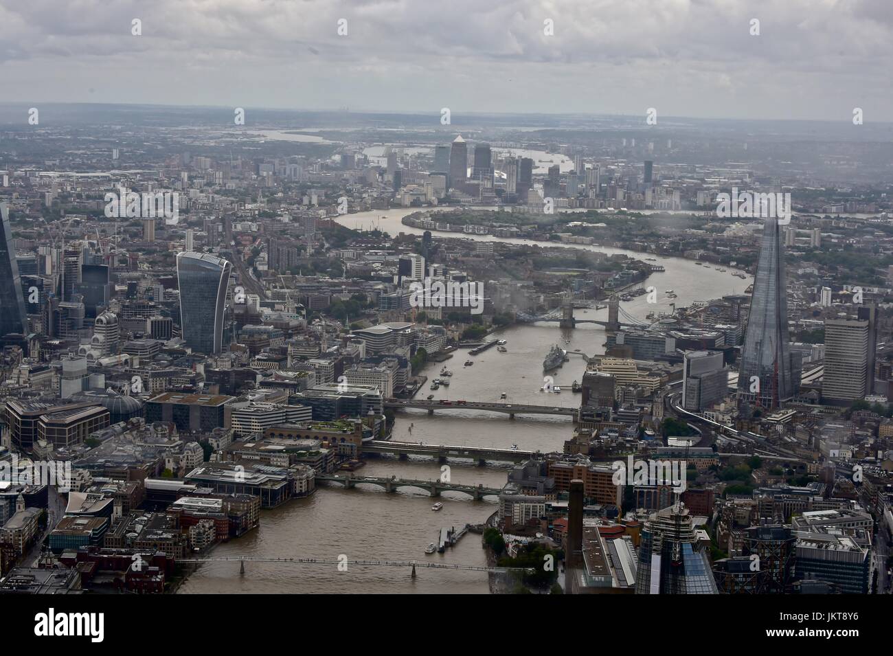 London outskirts aerial hi-res stock photography and images - Alamy