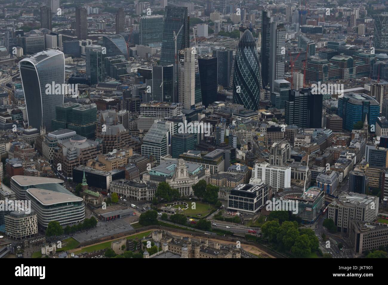 London outskirts aerial hi-res stock photography and images - Alamy