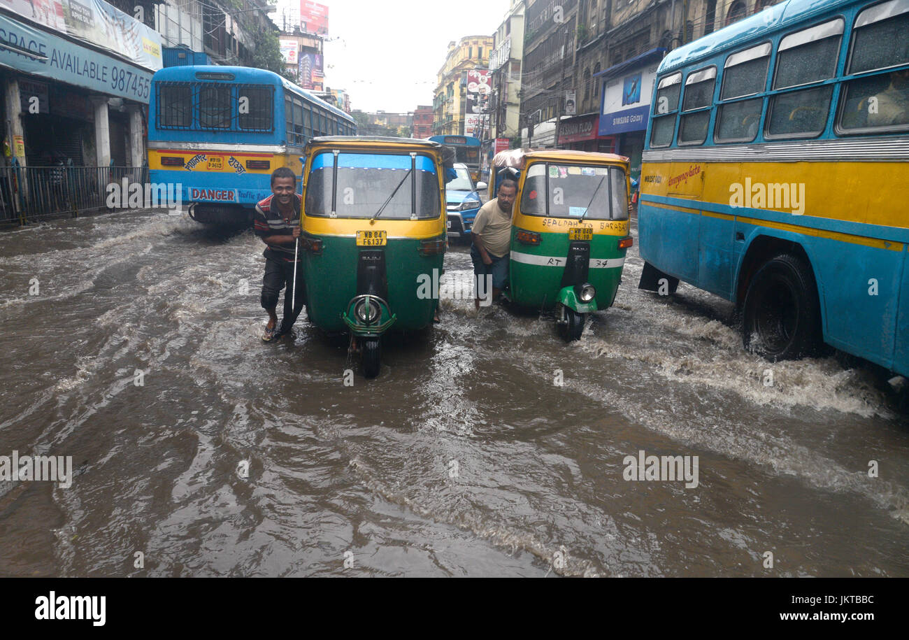 Kolkata, India. 24th July, 2017. Auto Rickshaw driver pull their break ...