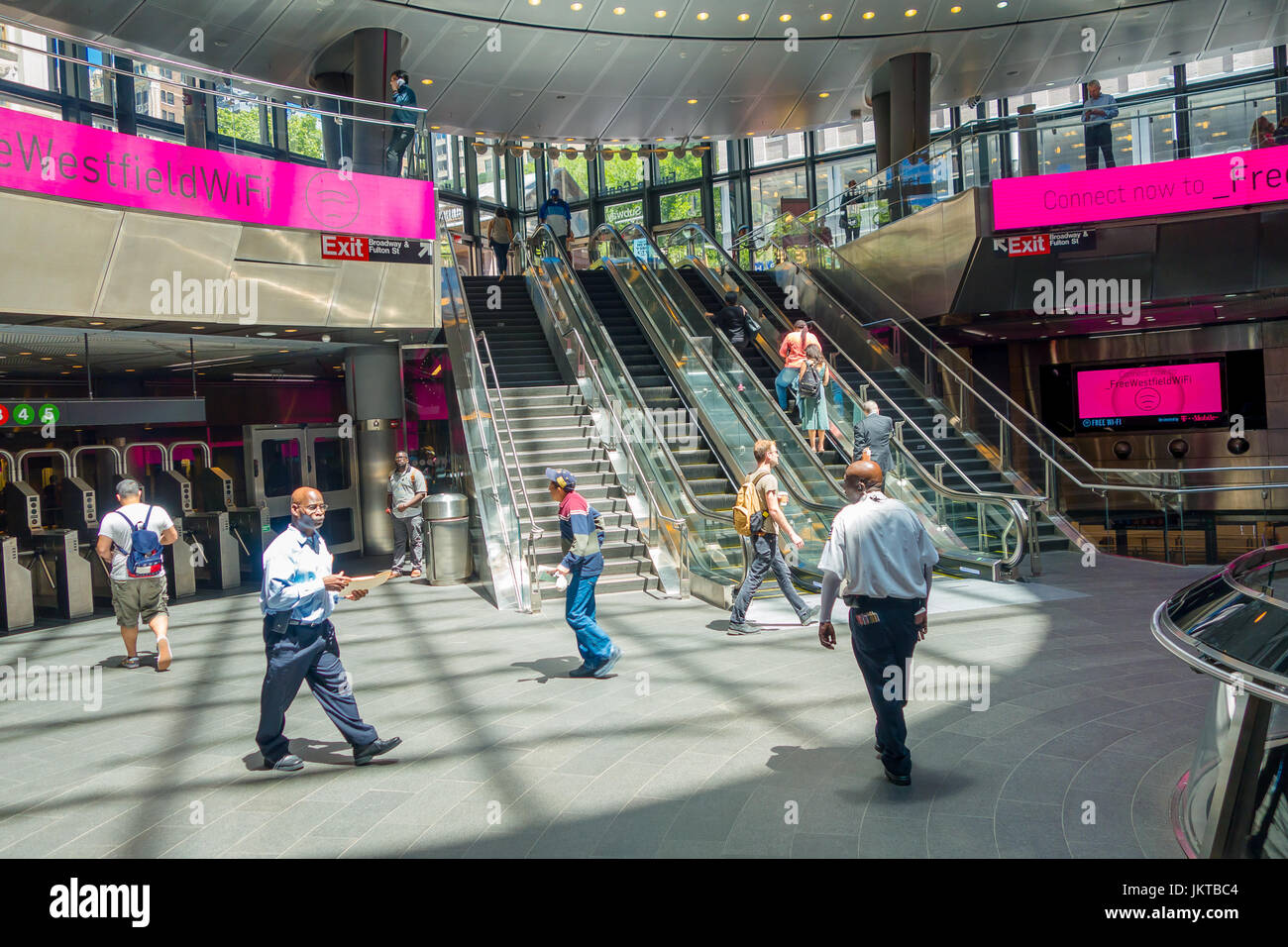 NEW YORK, USA - MAY 05, 2017: Unidentified people walking and enyoing ...