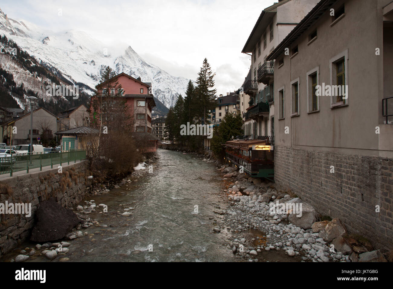 View of River Arve as it runs through the centre of Chamonix Stock ...