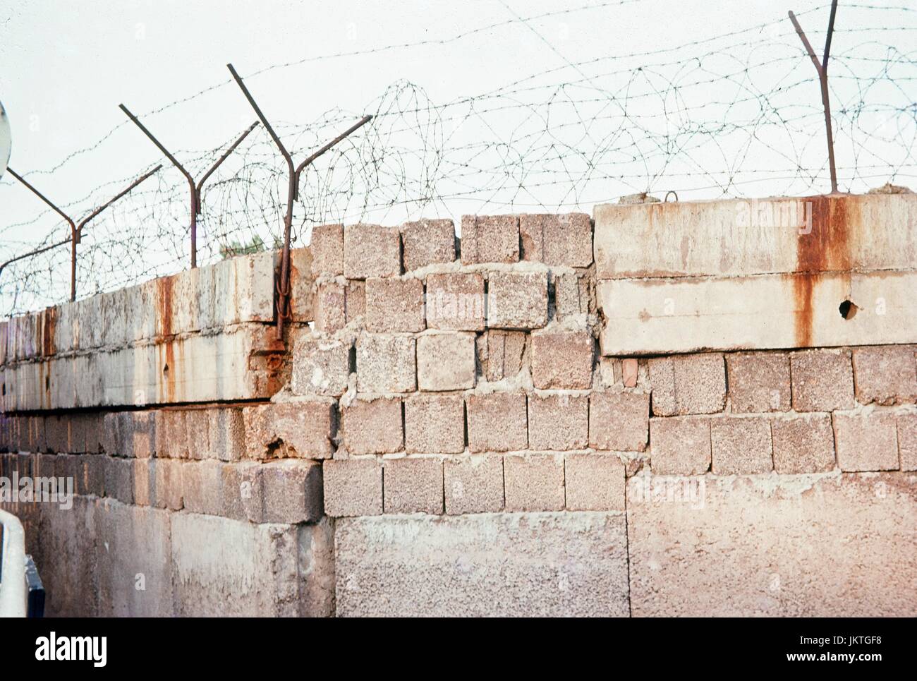 Vintage cinder block wall hi-res stock photography and images - Alamy