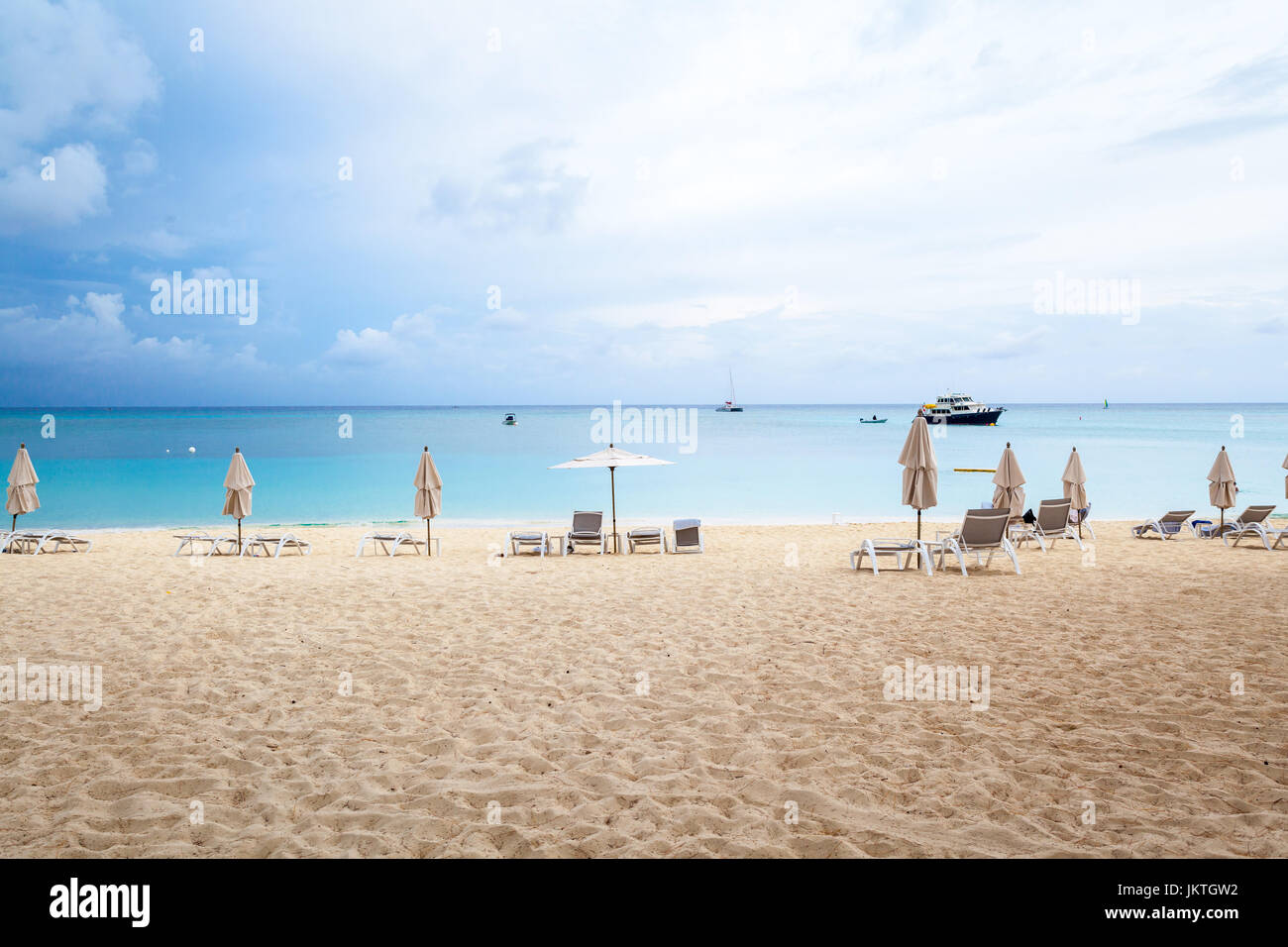 Early morning on the beach on Caribbean resort Stock Photo - Alamy