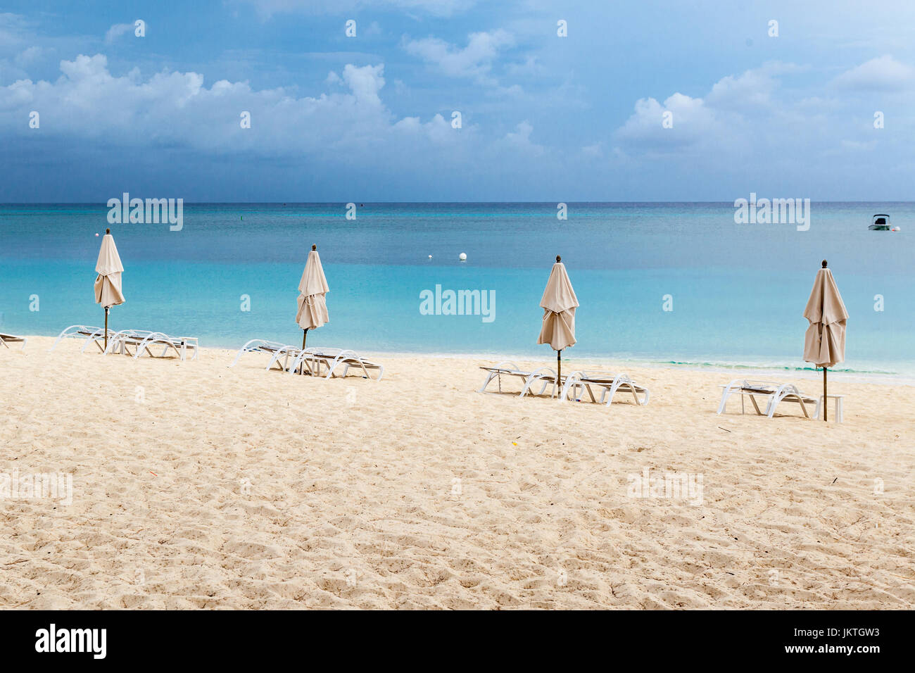 Caribbean tourist resort hi-res stock photography and images - Alamy