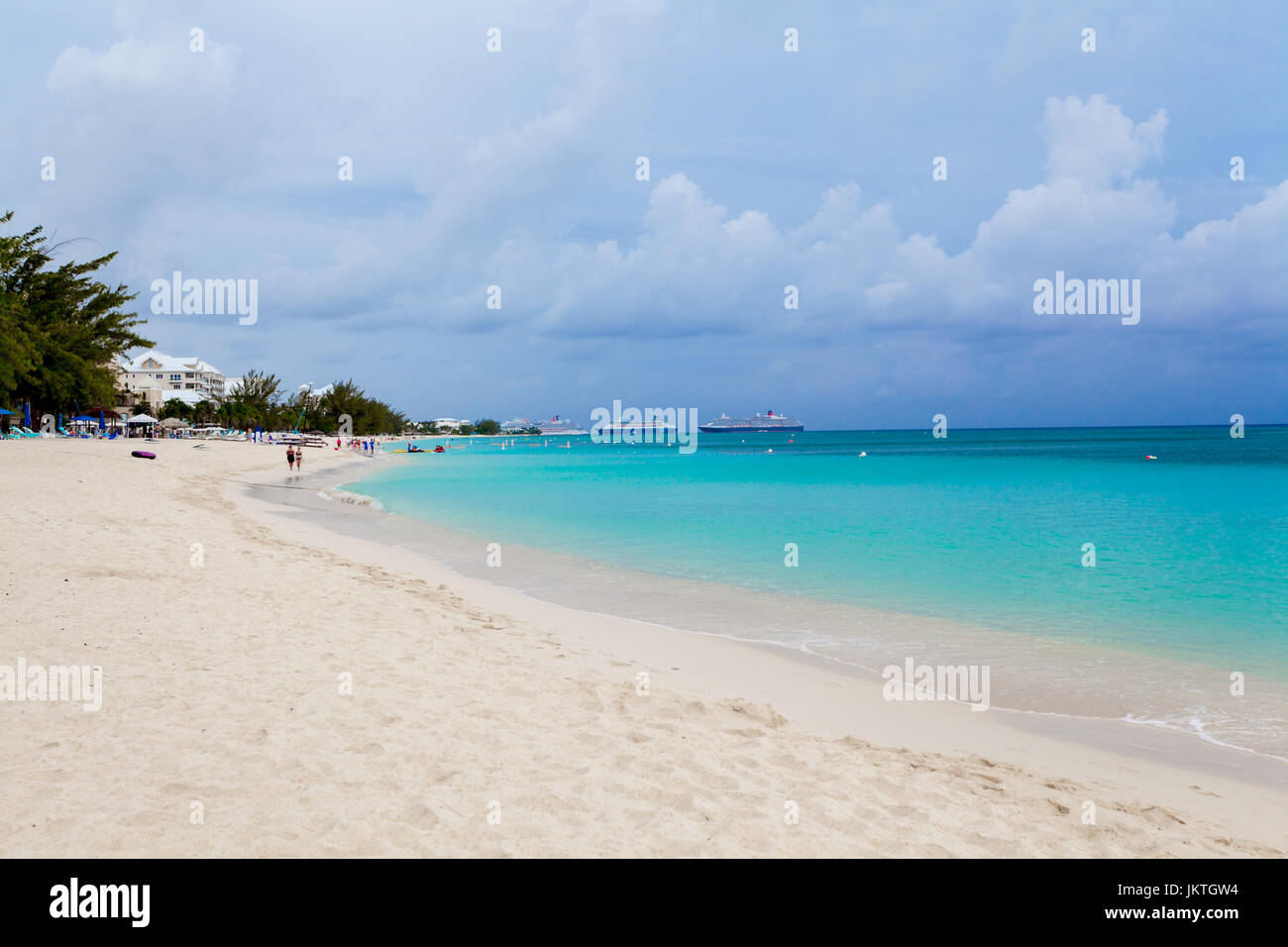 Early morning on the beach on Caribbean resort Stock Photo - Alamy