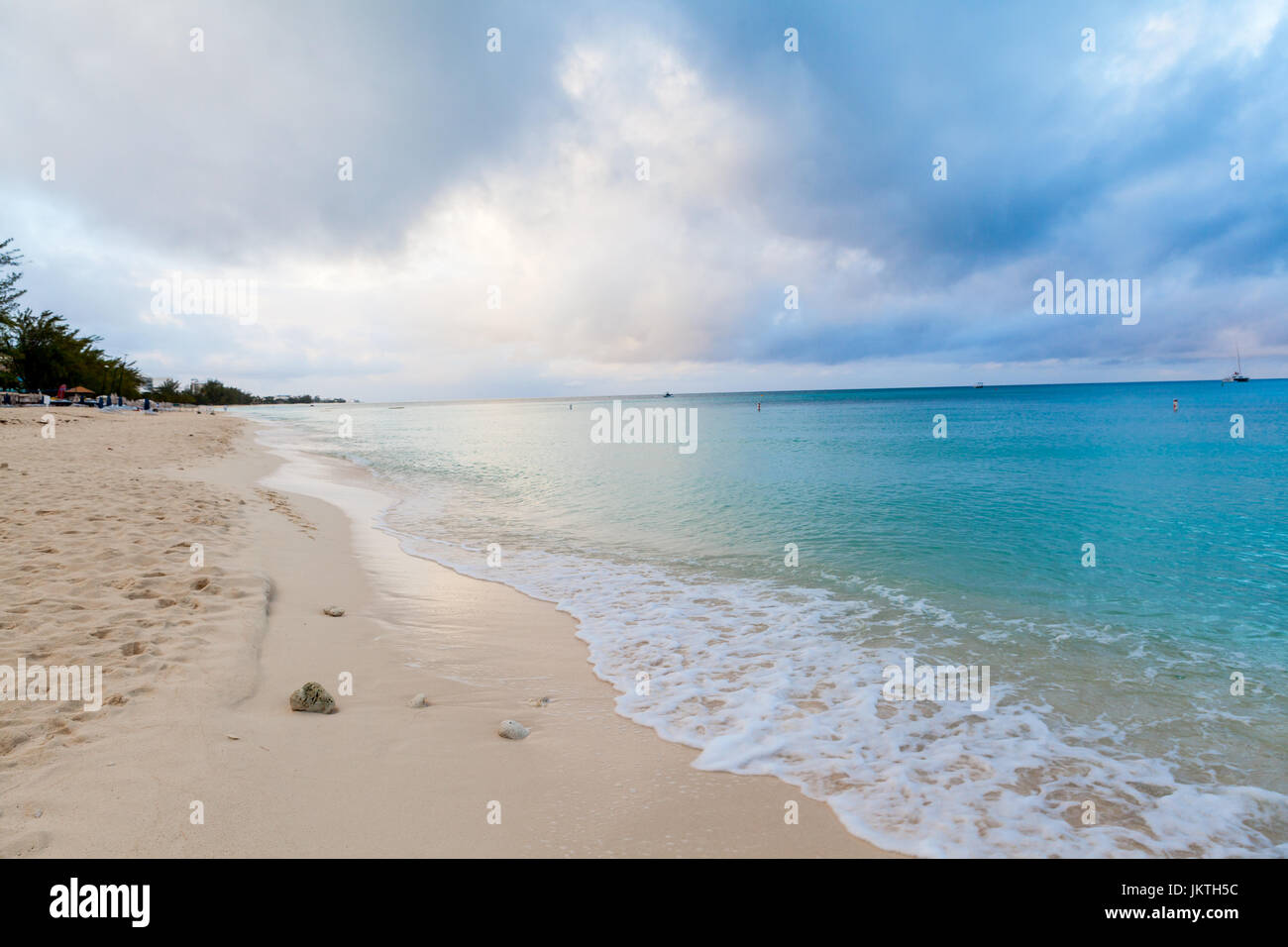 Early morning on the beach on Caribbean resort Stock Photo - Alamy