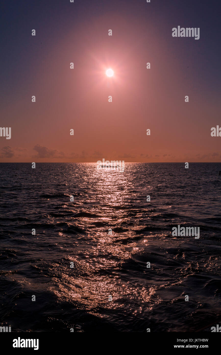 Visible light waves hi-res stock photography and images - Alamy