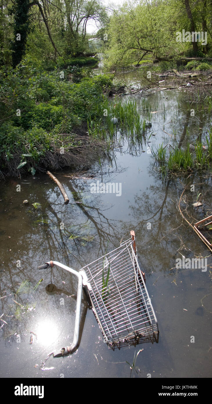 Abandoned shopping cart nature hi-res stock photography and images - Alamy