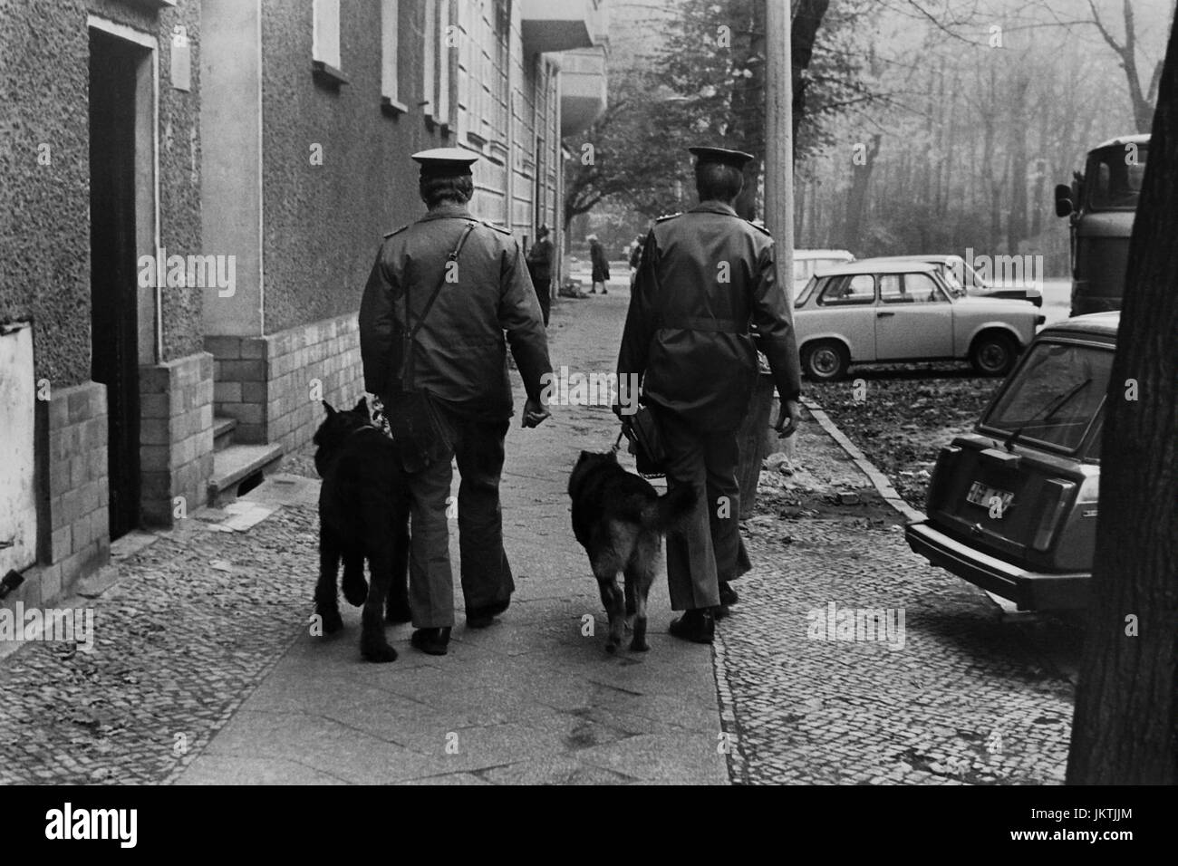 German army on patrol berlin hi-res stock photography and images - Alamy