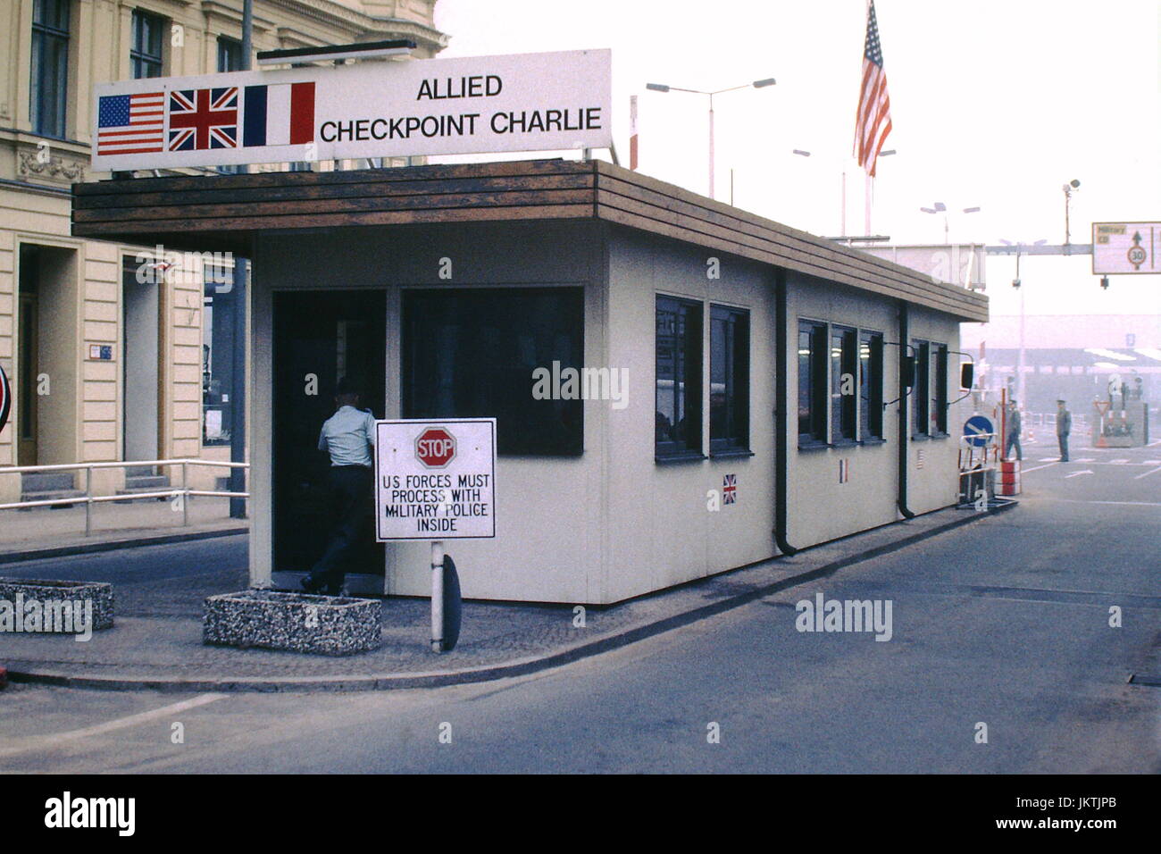 1989 checkpoint charlie hi-res stock photography and images - Alamy