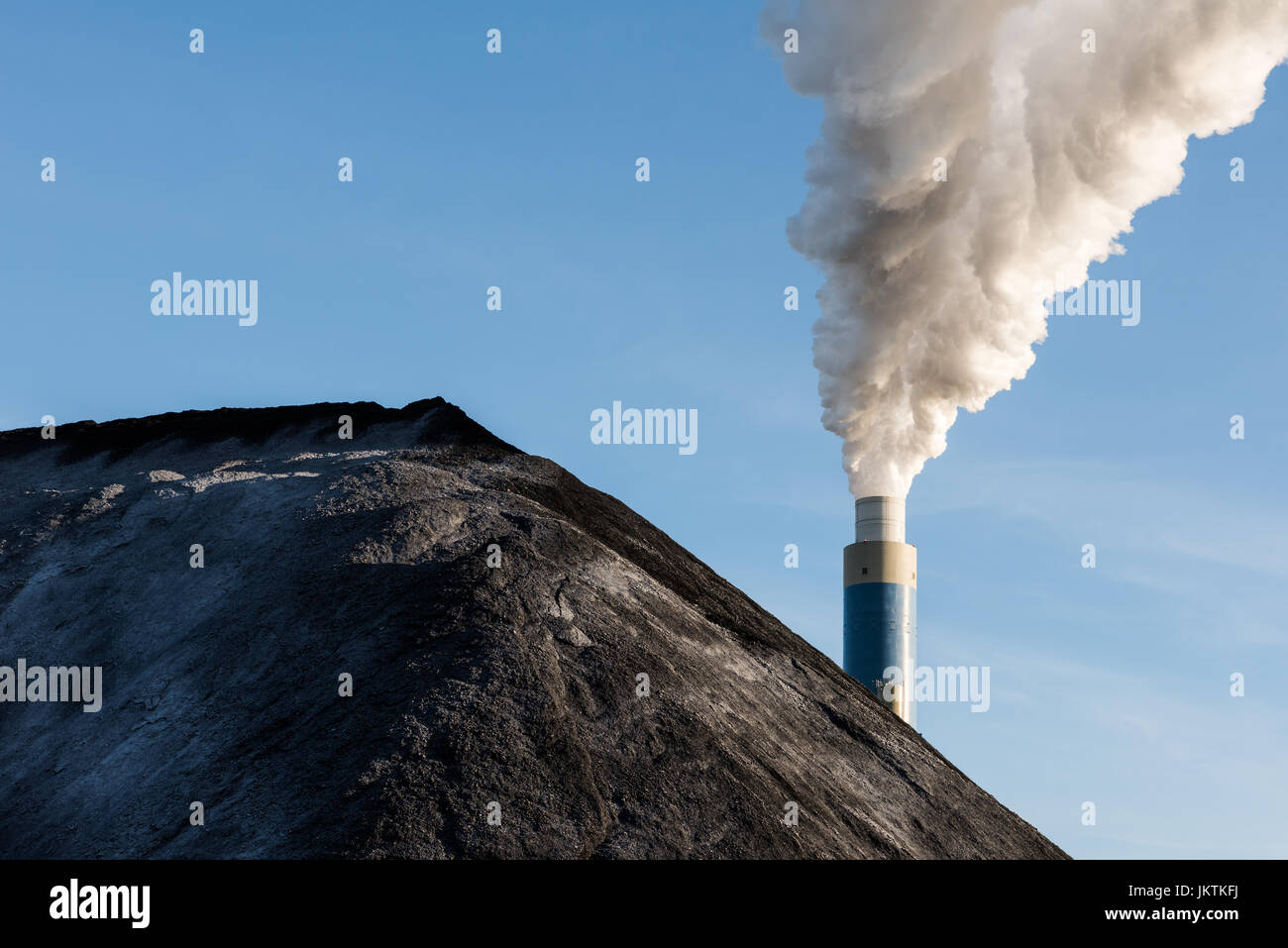 Coal pile power plant hi-res stock photography and images - Alamy