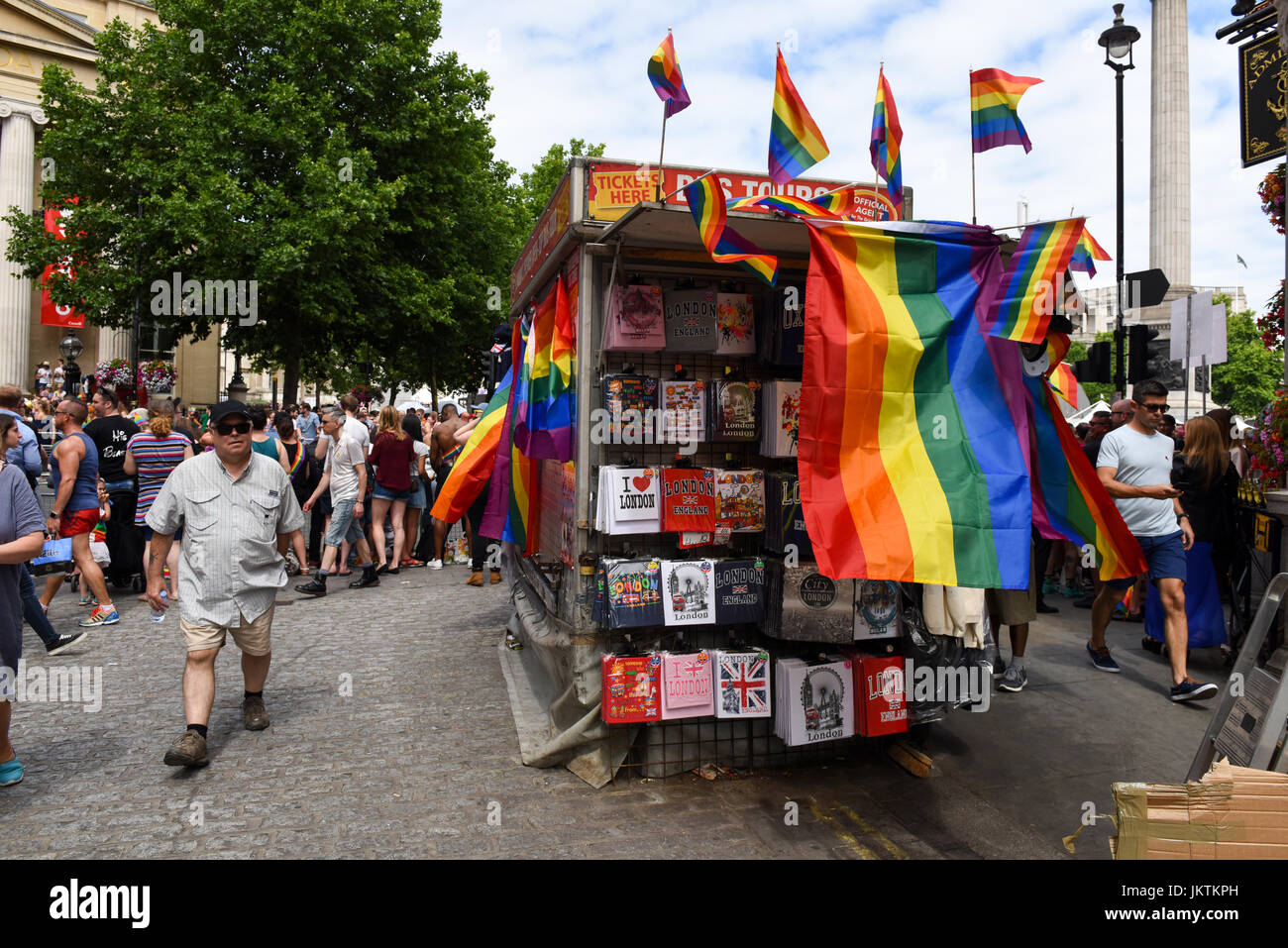Tourism london souvenirs kiosk hi-res stock photography and images - Alamy