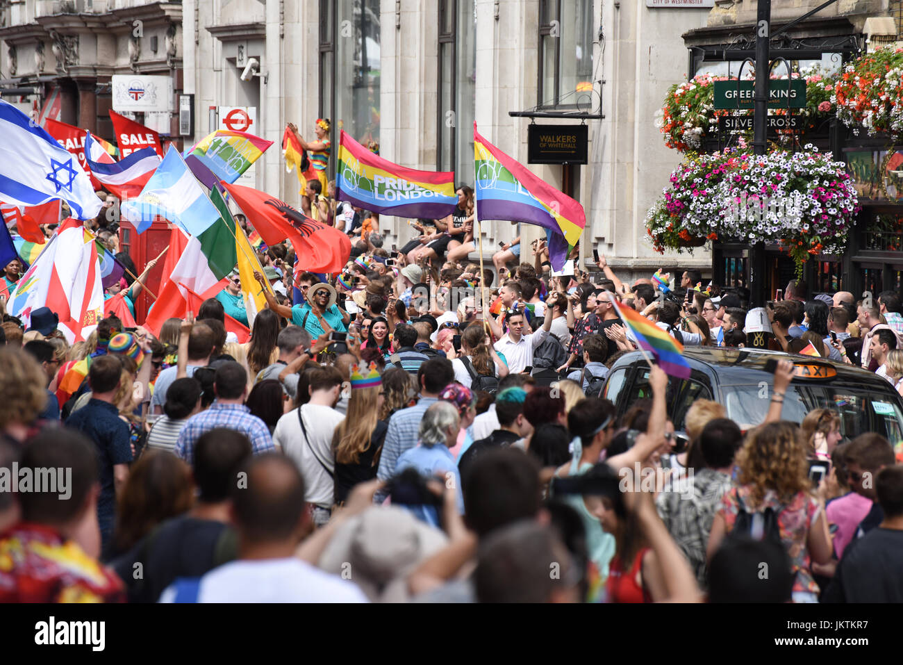 Flags of the world parade hi-res stock photography and images - Alamy