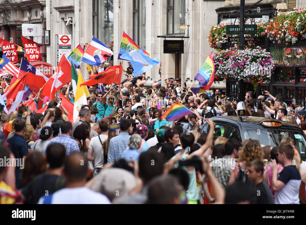 Flags of the world parade hi-res stock photography and images - Alamy
