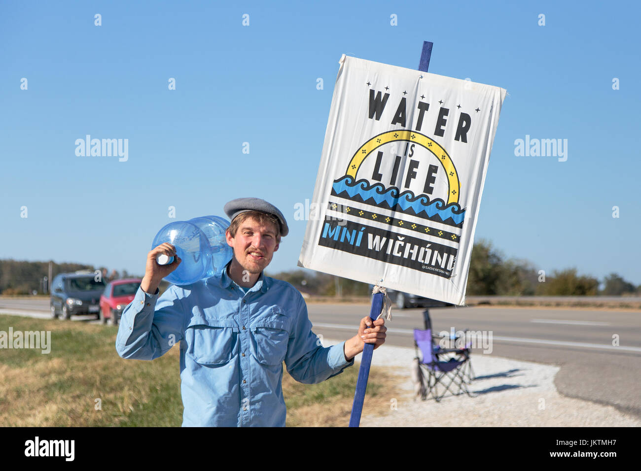 Mississippi Stand protesters blocking access to a DAPL oil pipeline ...