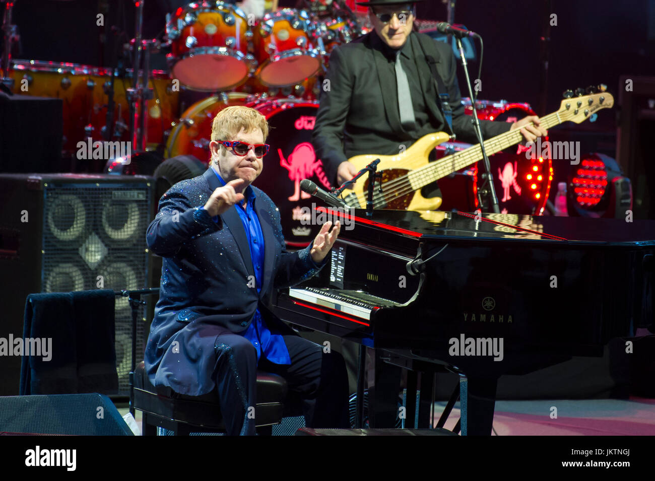 Elton john in concert hi-res stock photography and images - Alamy