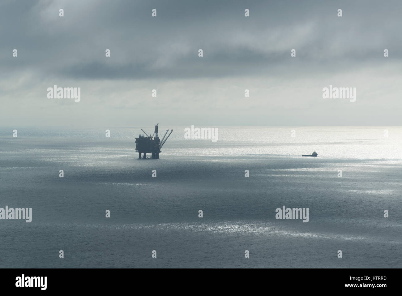 Oil rig north sea shell hi-res stock photography and images - Alamy