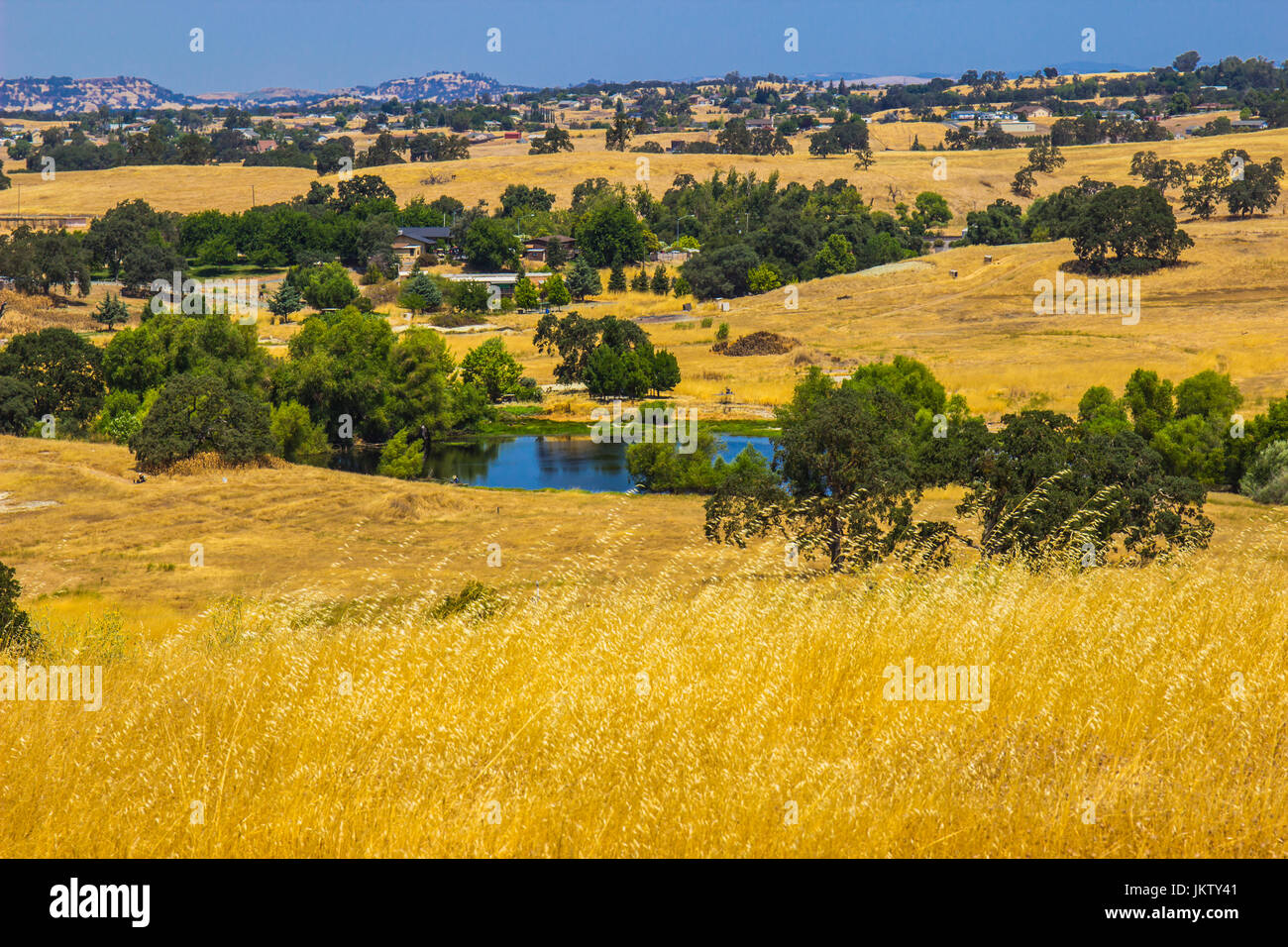 Small Lake In Dry Sierra Nevada Foothills Stock Photo - Alamy