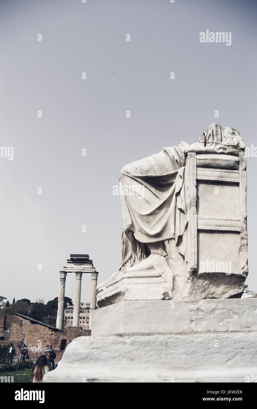 Ancient ruins and statues at Roman Forum Stock Photo - Alamy