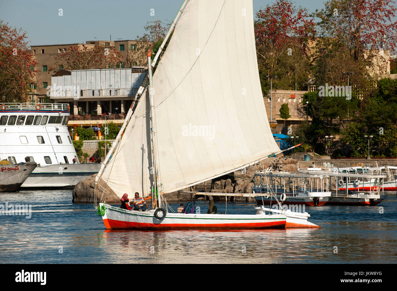 Segelboot fluss hi-res stock photography and images - Alamy