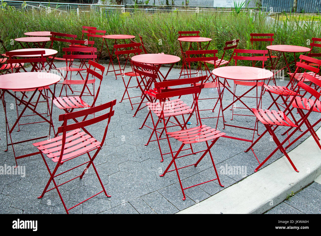 Empty chairs and empty tables hi-res stock photography and images - Alamy