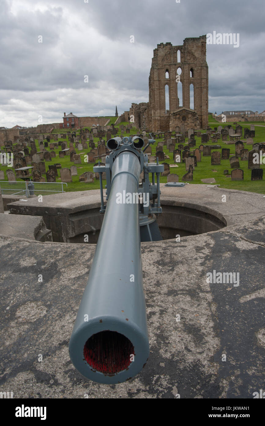 WW2 gun emplacement at Tynemouth castle and priory Stock Photo - Alamy