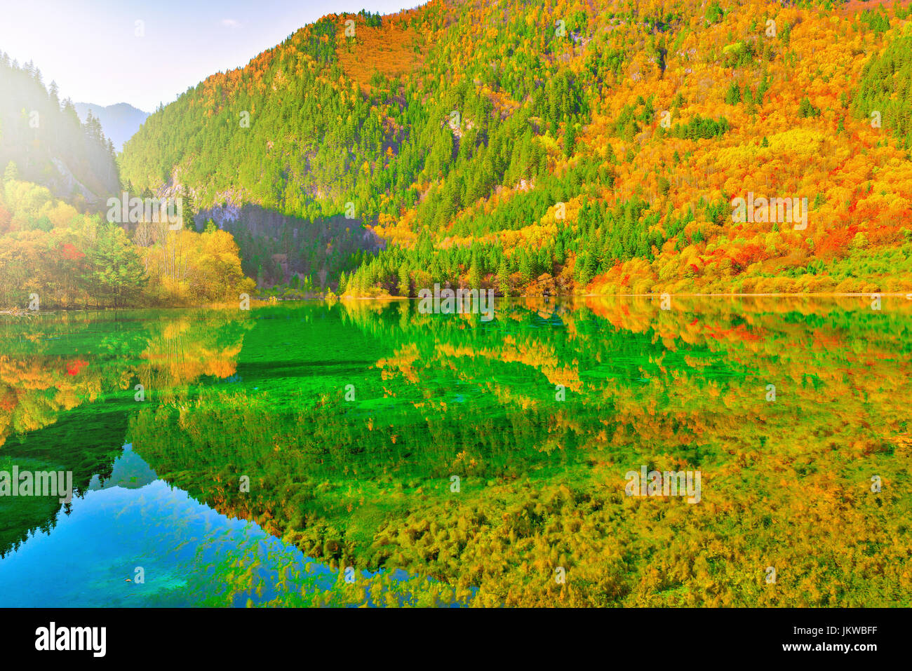 Five Flower Lake at autumn sunrise time. Jiuzhaigou nature reserve ...