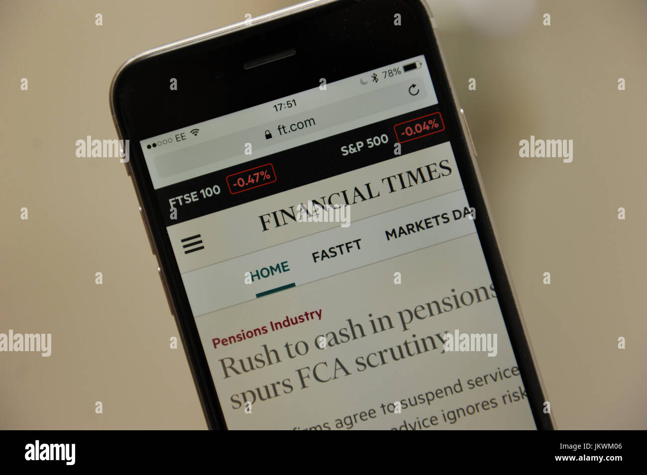 Financial times app hi-res stock photography and images - Alamy