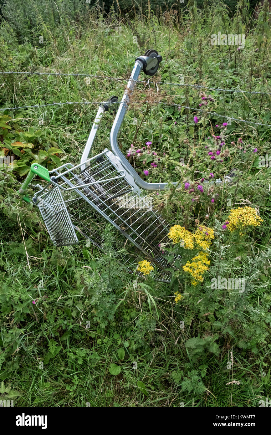 Dumped supermarket trolley hi-res stock photography and images - Alamy