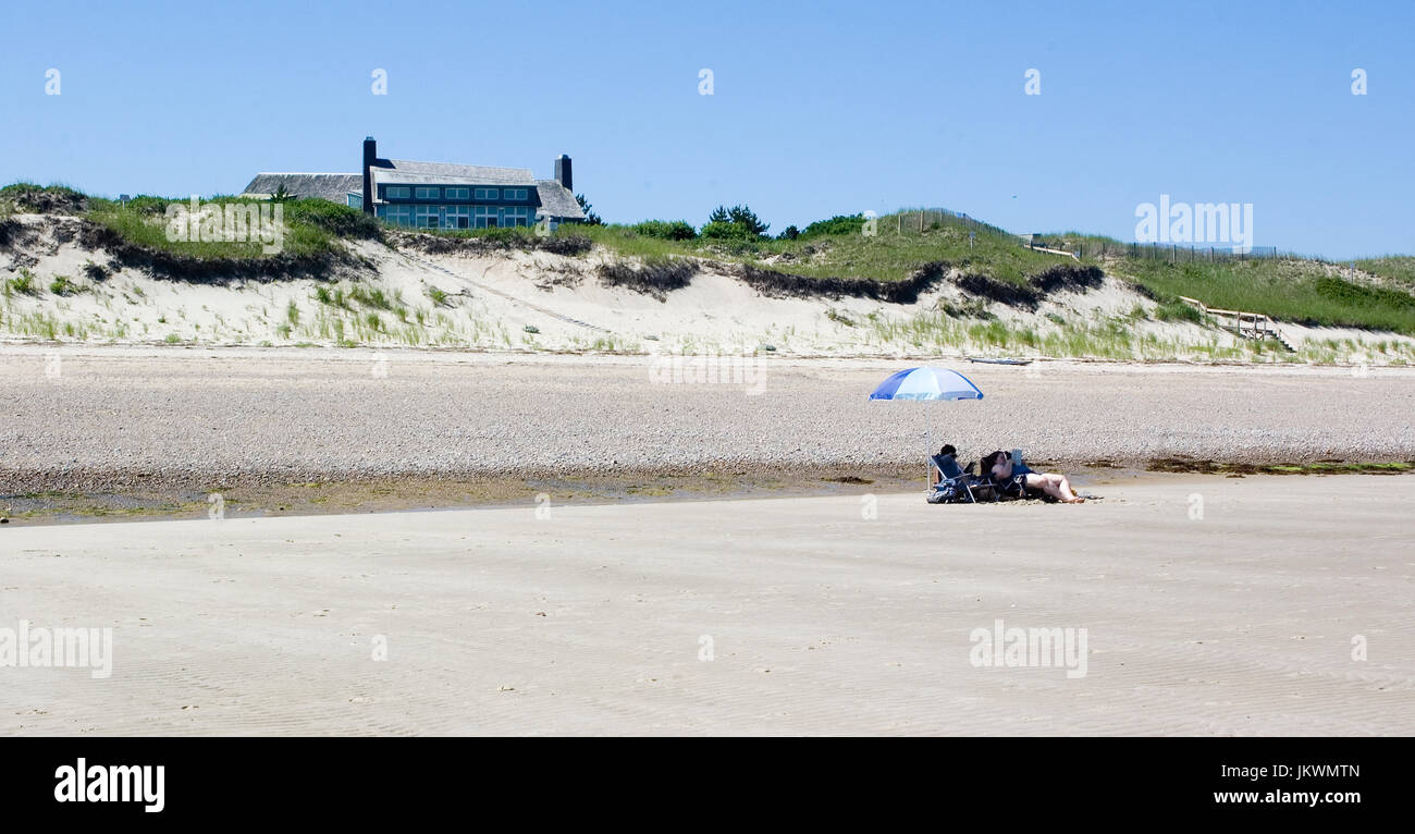 Cottages cape cod hi-res stock photography and images - Alamy