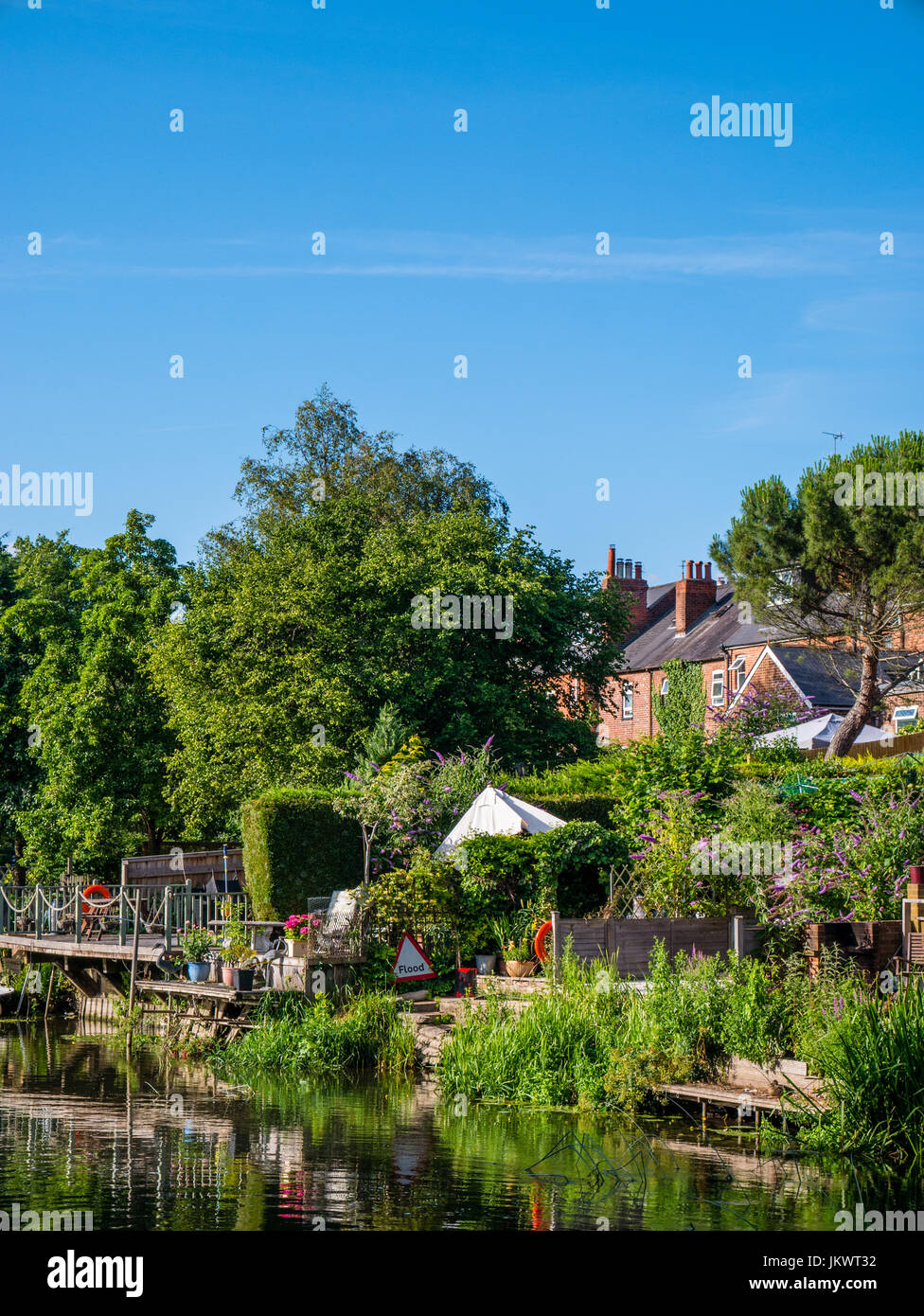 Terrace Housing and Gardens, River Kennet, Reading, Berkshire, England ...