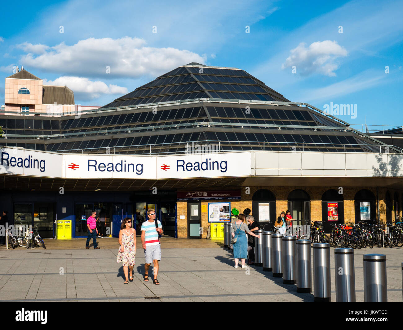 Reading Rail Station, Reading, Berkshire, England Stock Photo - Alamy