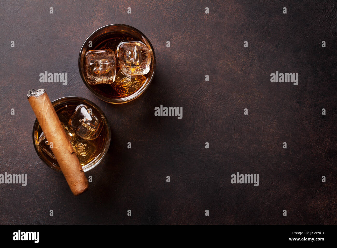 Whiskey with ice and cigar. Top view with copy space Stock Photo - Alamy