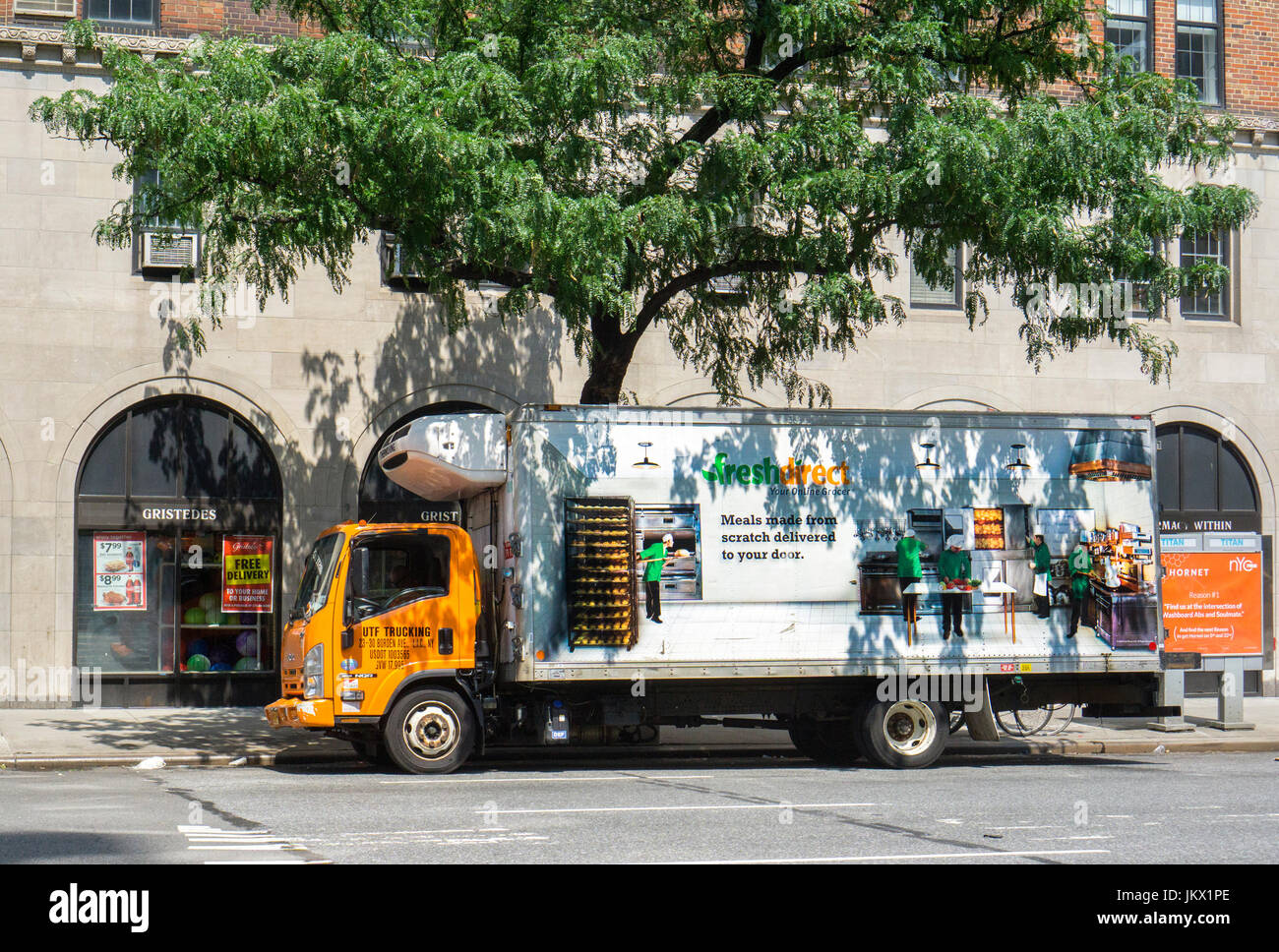 Supermarket deliveries hi-res stock photography and images - Alamy