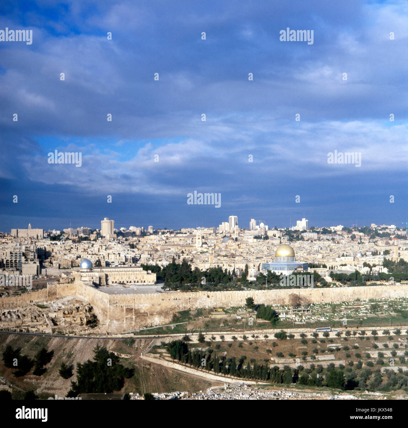 Blick vom Ölber auf die Stadt Jerusalem, Israel 1980er Jahre. View from ...