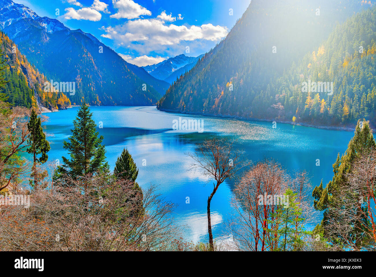 View of Long Lake at autumn day time. Jiuzhaigou nature reserve ...