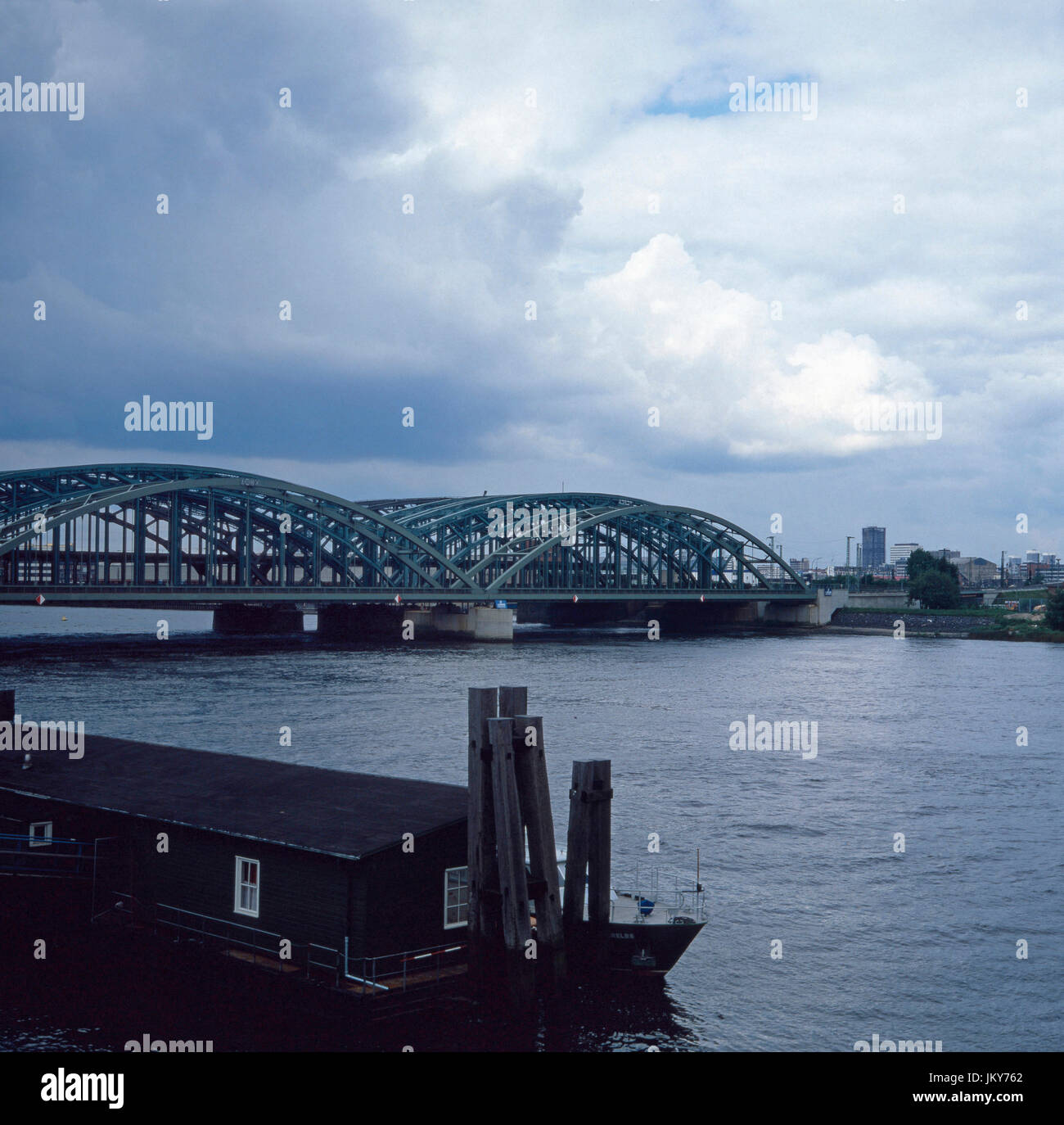 Die neue Elbbrücke in Hamburg, Deutschland 1980er Jahre. New Elbbruecke ...