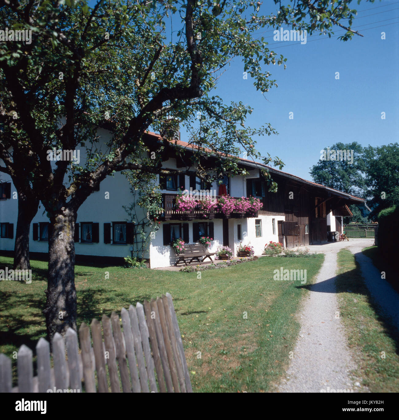Haus in Bayern, Deutschland 1980er. House in Bavaria, Germany 1980s ...