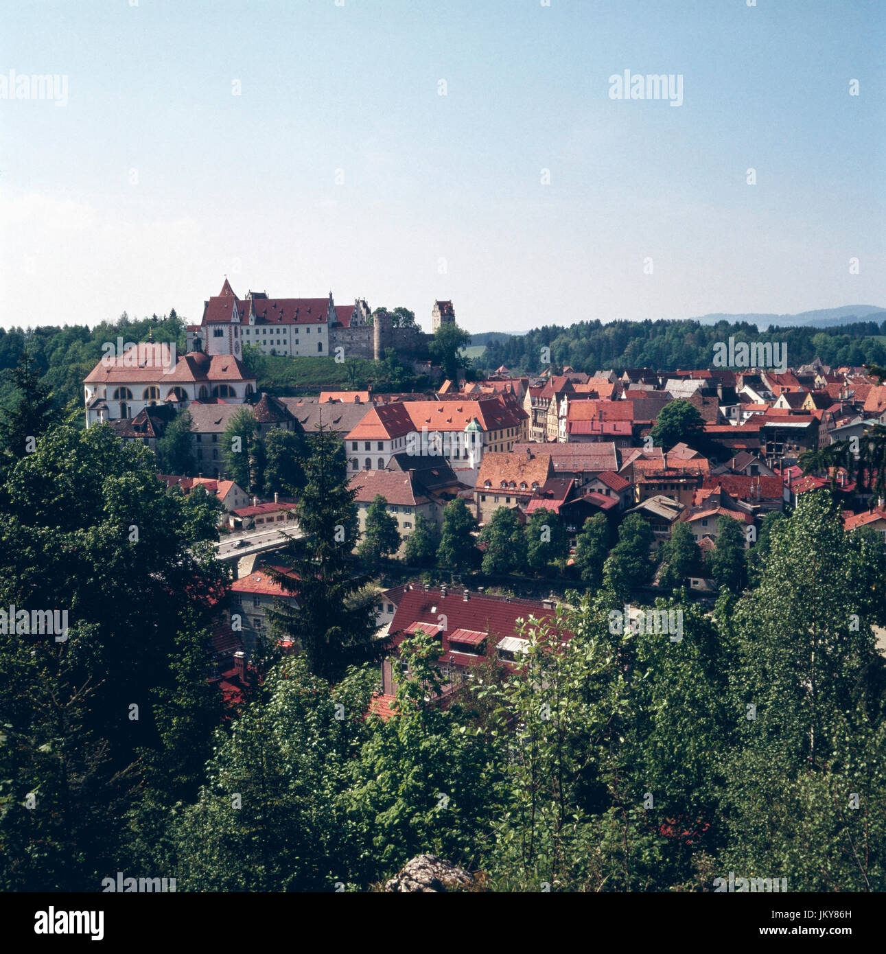Luftaufnahme von Füssen in Bayern, Deutschland 1980er. Aerial ...