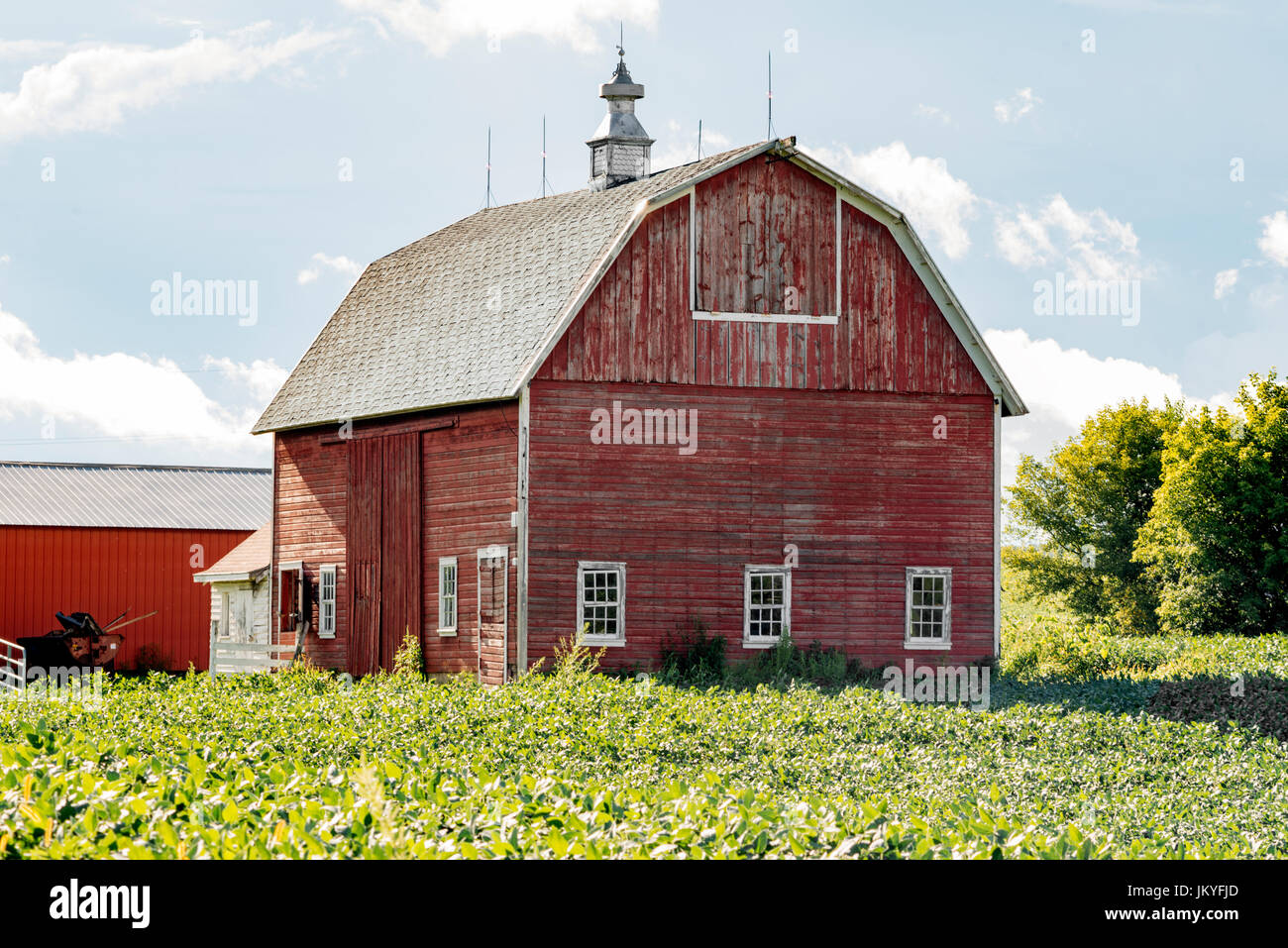 Classic red barn hi-res stock photography and images - Alamy