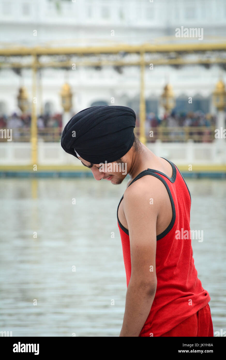 Gold golden guru harmandir heaven historic hi-res stock photography and ...